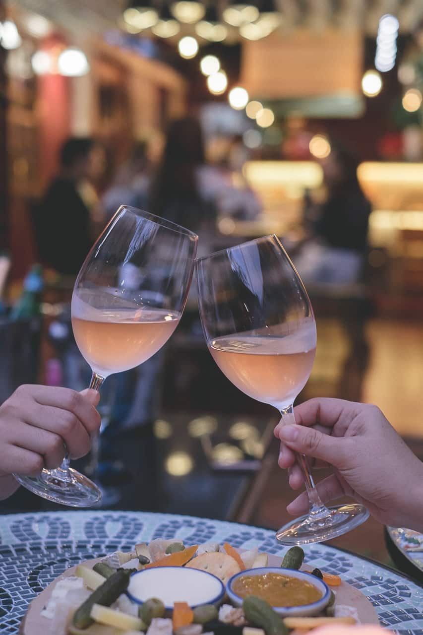 ฉลองมื้อค่ำสุดพิเศษ สำหรับวันครบรอบที่ Cava bien marché - Cava bien marché